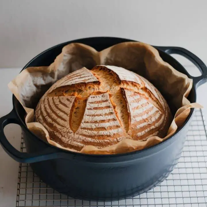 Easy Dutch Oven Bread Recipe for Fresh Homemade Delight