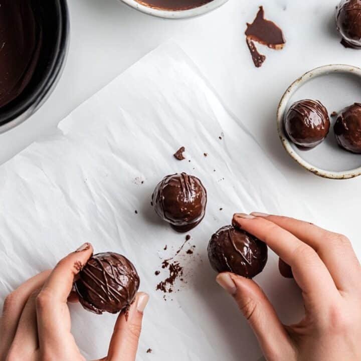 8 Easy Dark Chocolate Truffles Recipes to Delight You